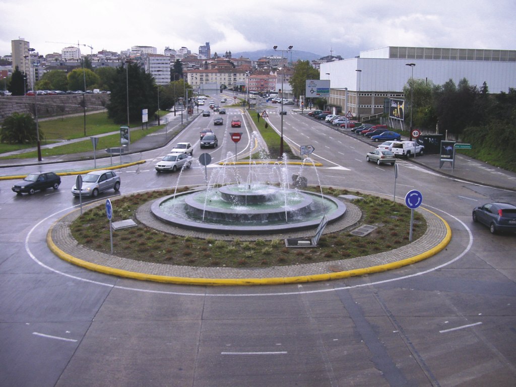 Cómo circular por las rotondas | Moto1Pro